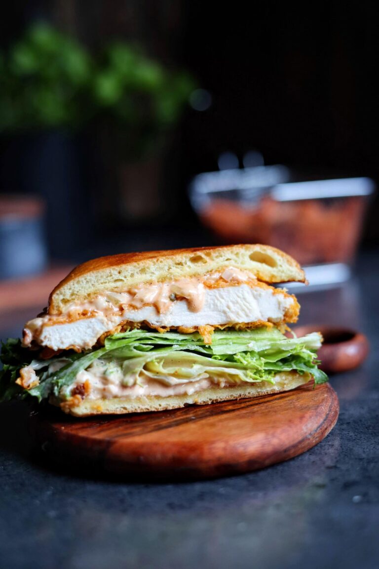 Crispy kyllingburger med chunky dressing | Ida Maries mat